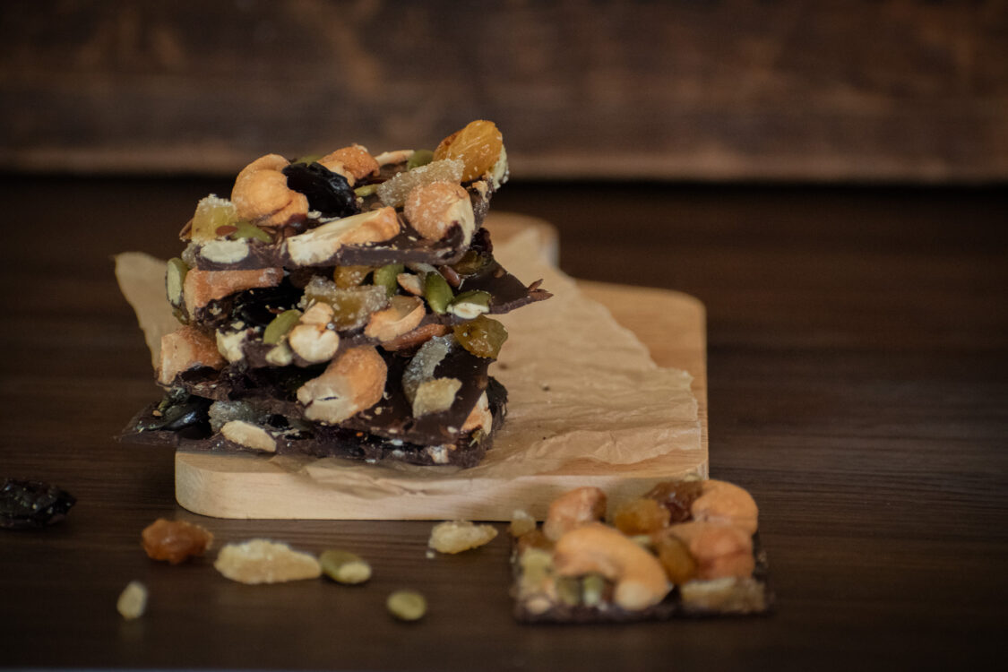 Brain Boosting Chocolate Bark: Antioxidants + anti inflammatory - Selah
